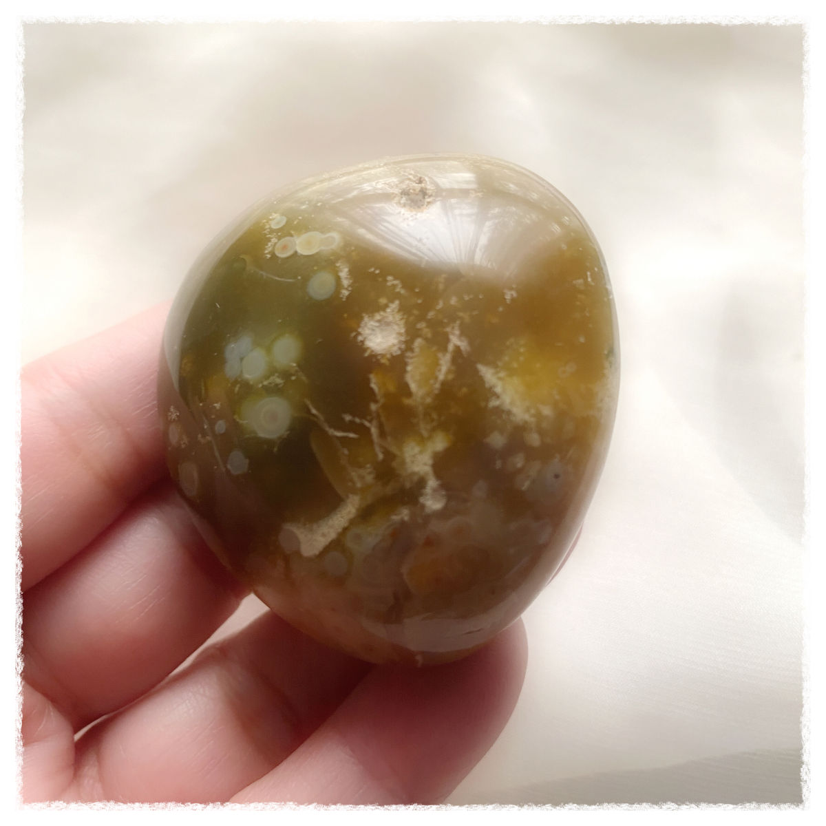 The feminine in crystal form – Song of Stones